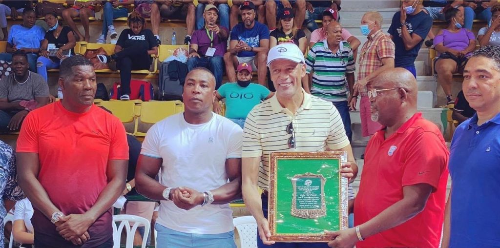 SPM reconoce a Felipe Payano por sus aportes al basquet - CDN Deportes