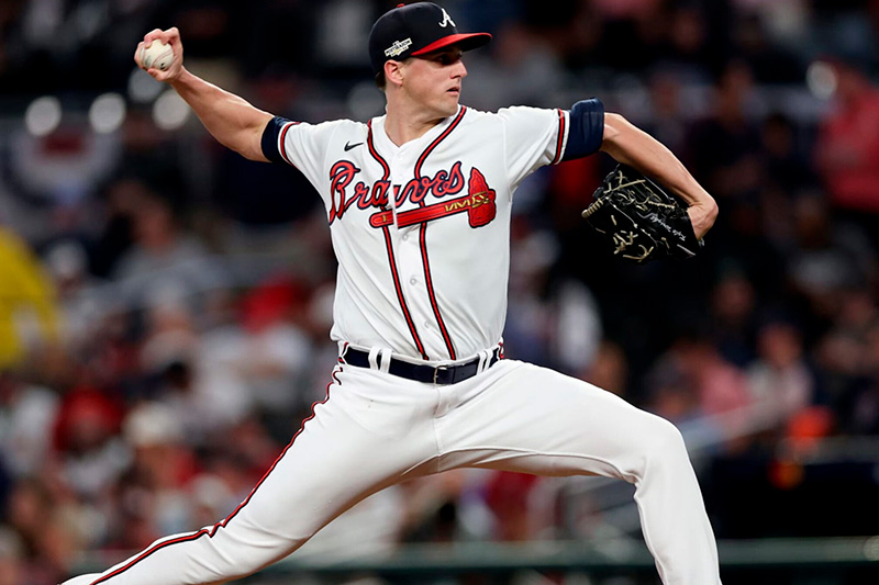 Kyle Wright brilla en la lomita y Bravos nivelan serie ante Filis